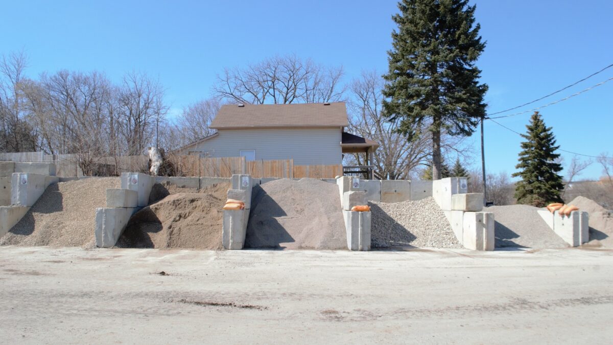 We deliver Soils, Mulches, Aggregates in Minibags, Totes and Bulk ...